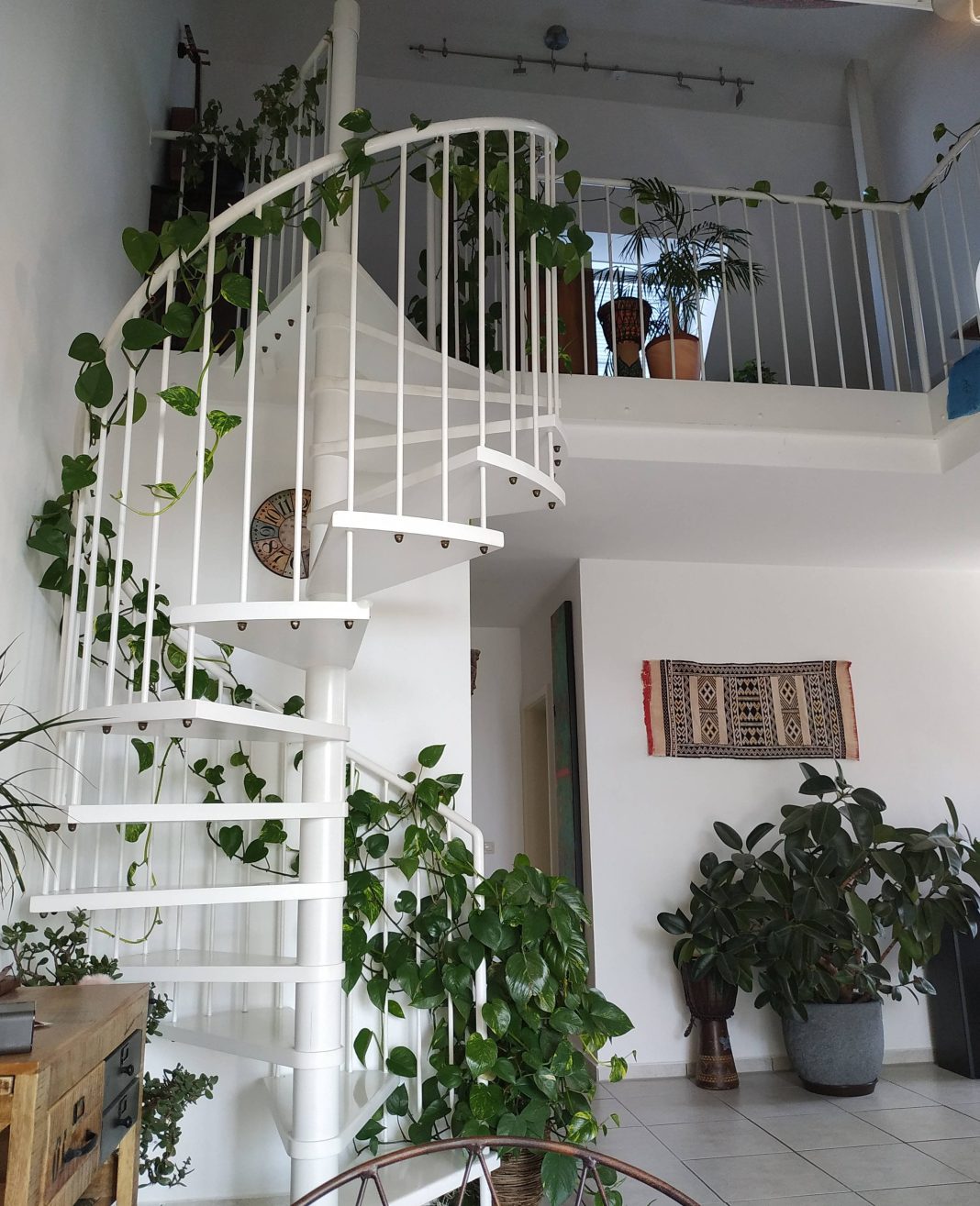 17 Ways to Make Your Staircase Beautiful with Plants - TheGardenGranny